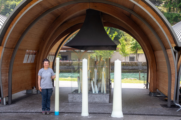 Les grands cierges du Sanctuaire de Lourdes – Mes intentions - Allumé